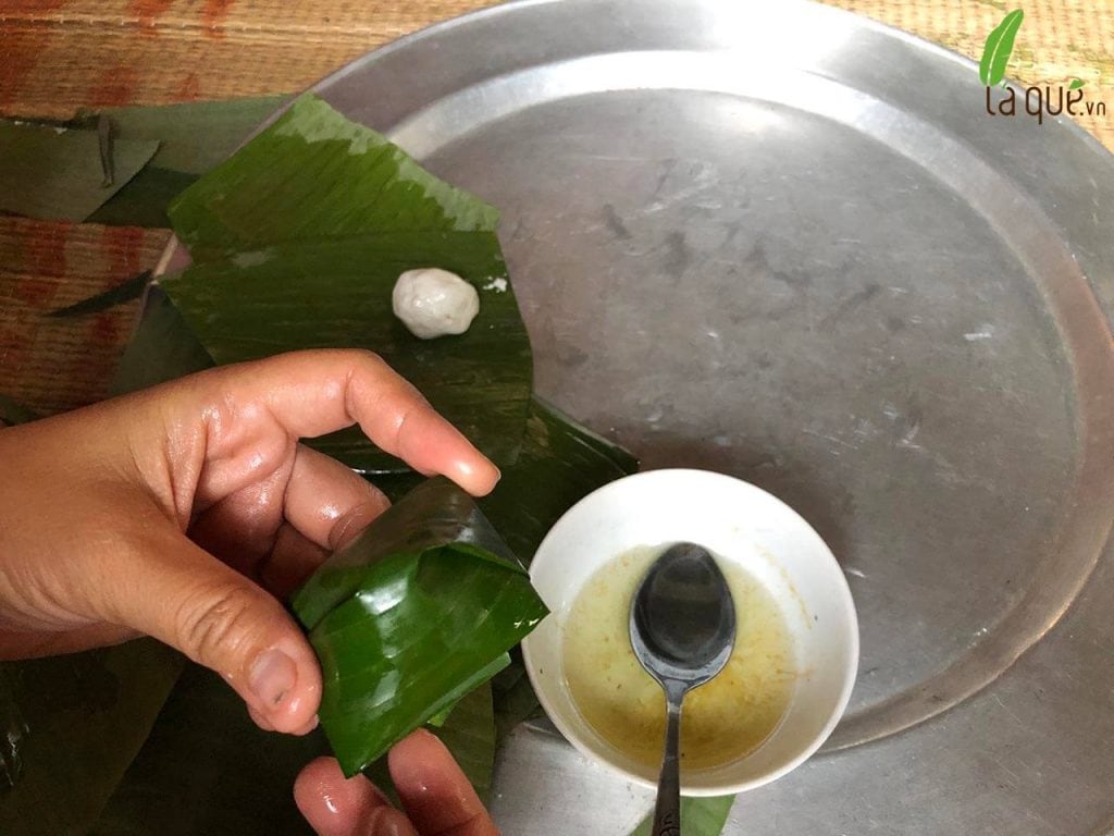 Cách làm bánh ít trần, bánh ít gói lá chuối Huế – Lá Quê
