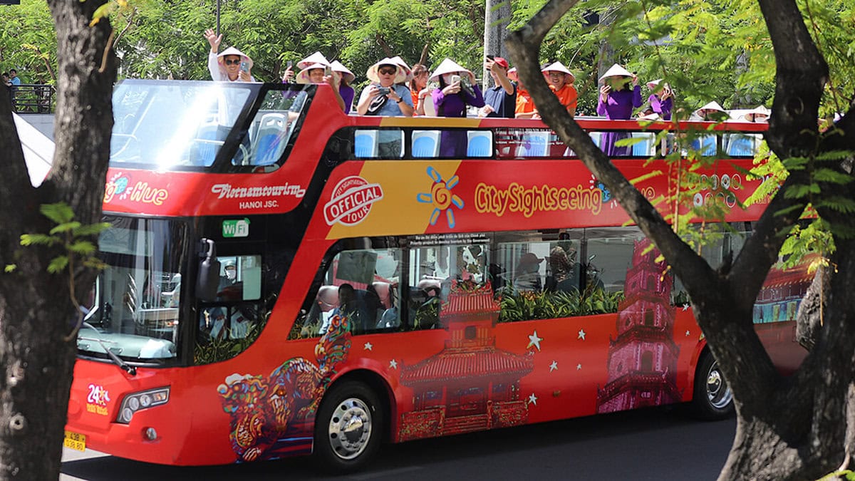Vé xe bus 2 tầng ngắm cảnh Huế – Hue City Sightseeing – Lá Quê